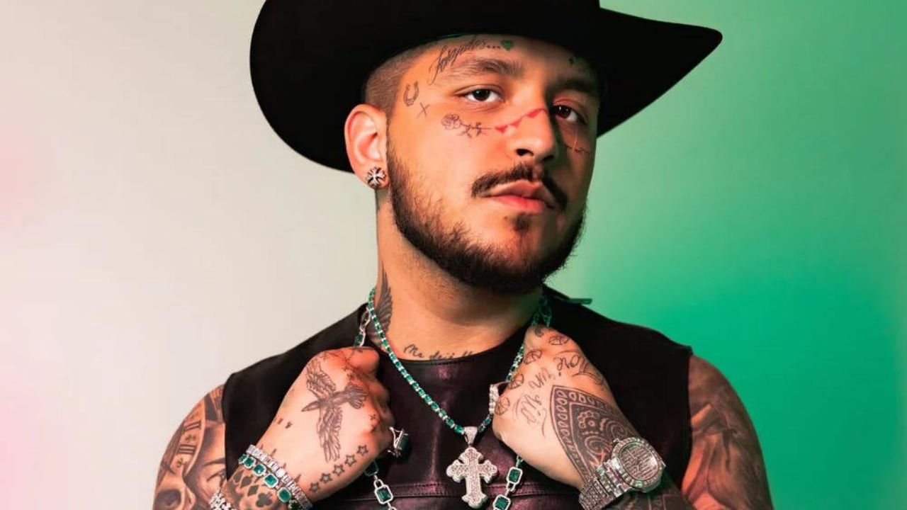 Christian Nodal Ya Comenzó Su Proceso Para Retirar Los Tatuajes De Su